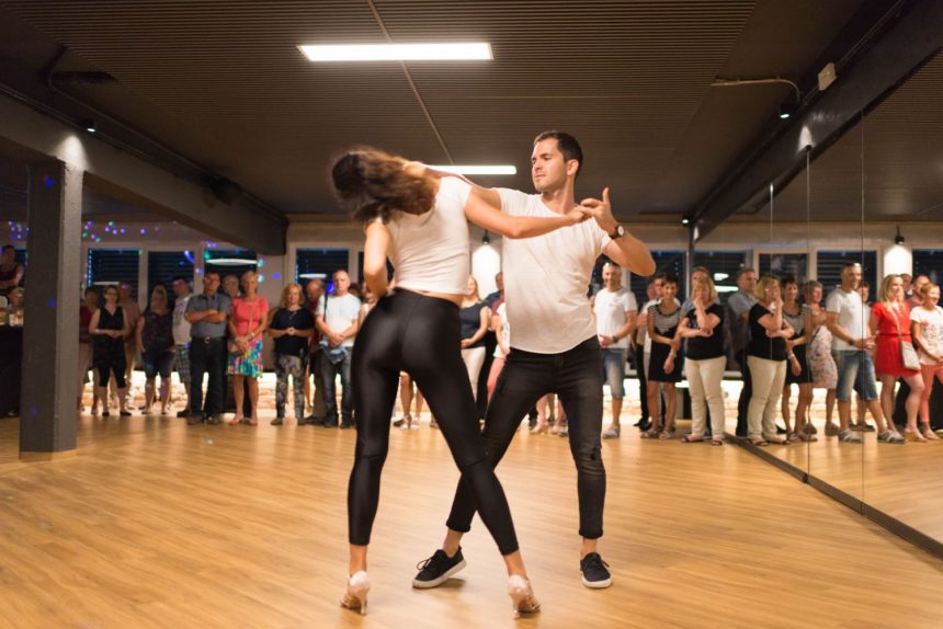 Salsa in Bachata v paru - Studio Ritem